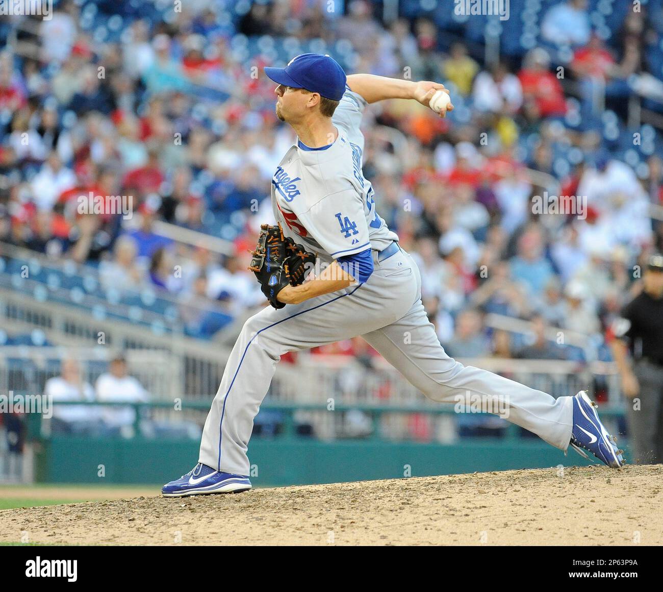 Los Angeles Dodgers Matt Guerrier (55) in action during game 1 of a ...