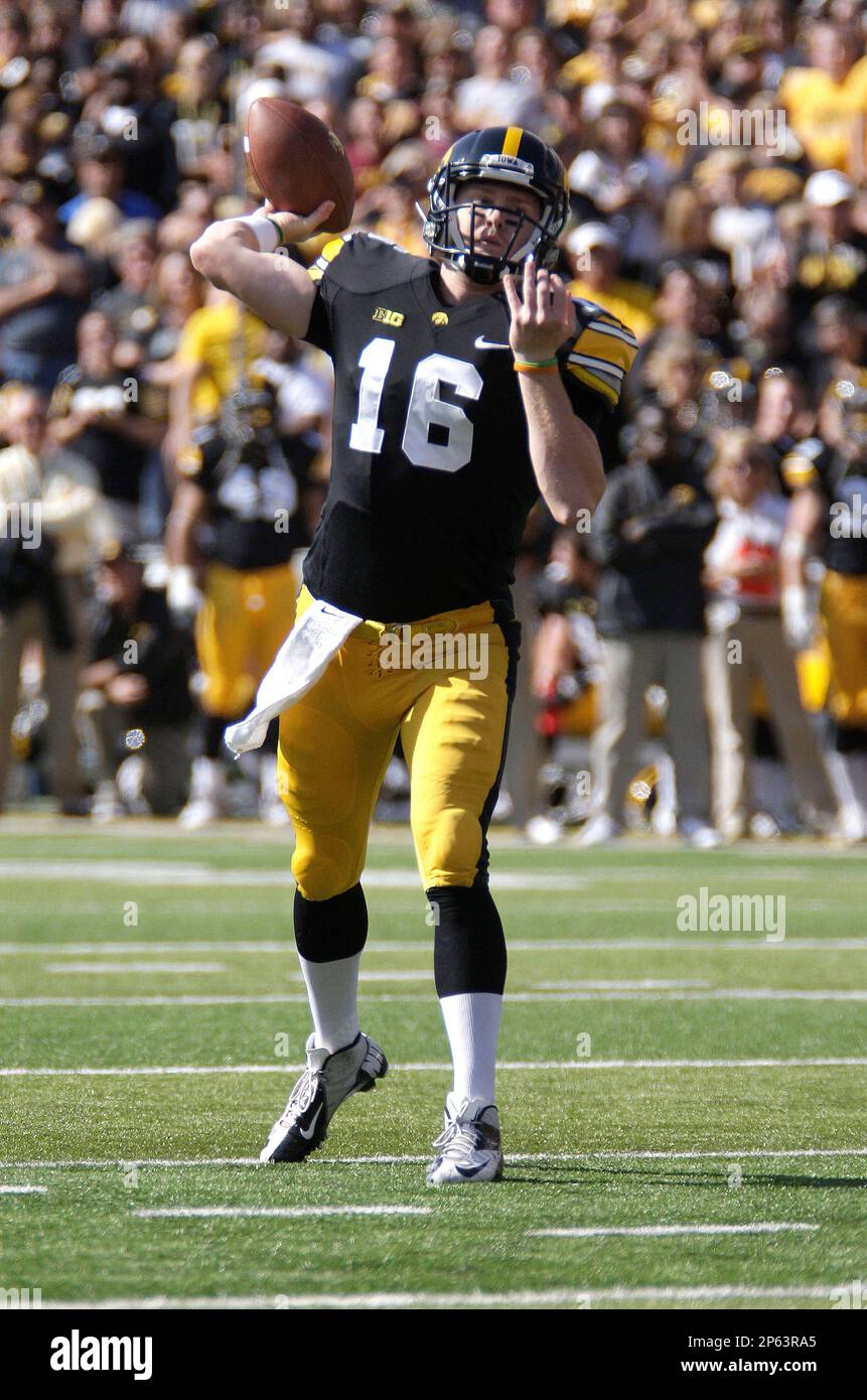 Iowa Hawkeyes James Vandenberg (16) in action during a game against the ...