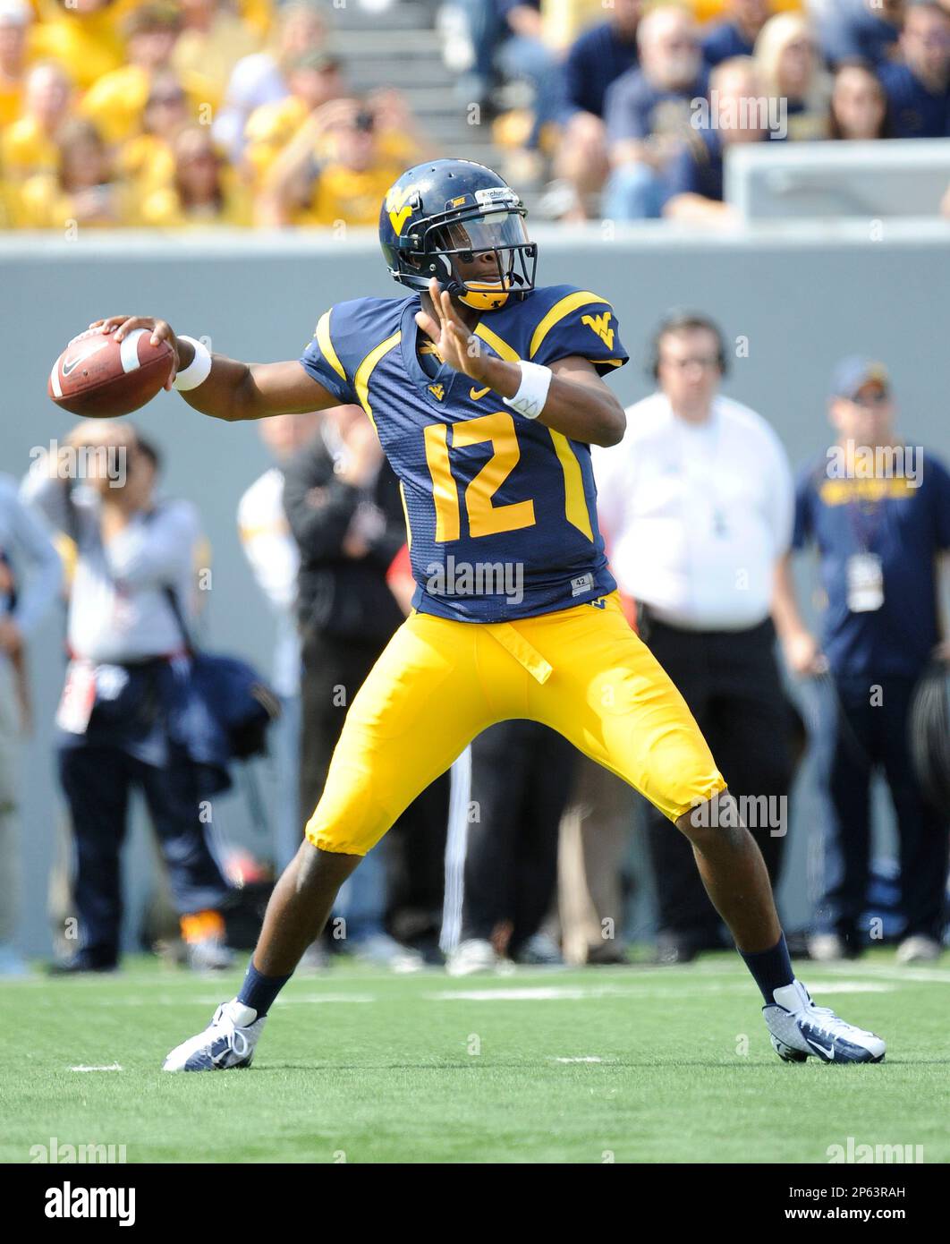 West Virginia Mountaineers Geno Smith (12) in action during a game ...