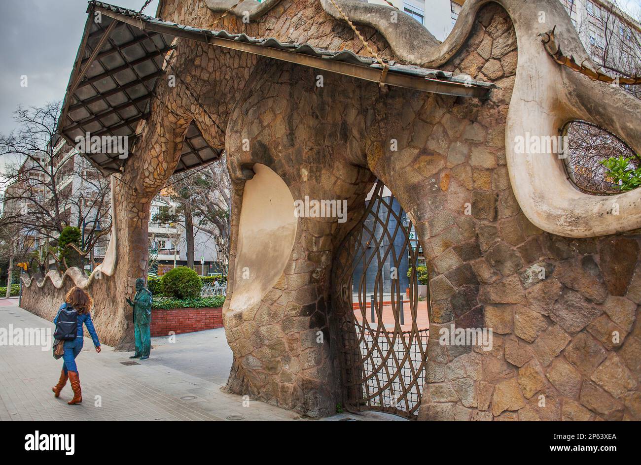 Puerta de la Finca Miralles, by Antoni Gaudí, in Passeig de Manuel ...