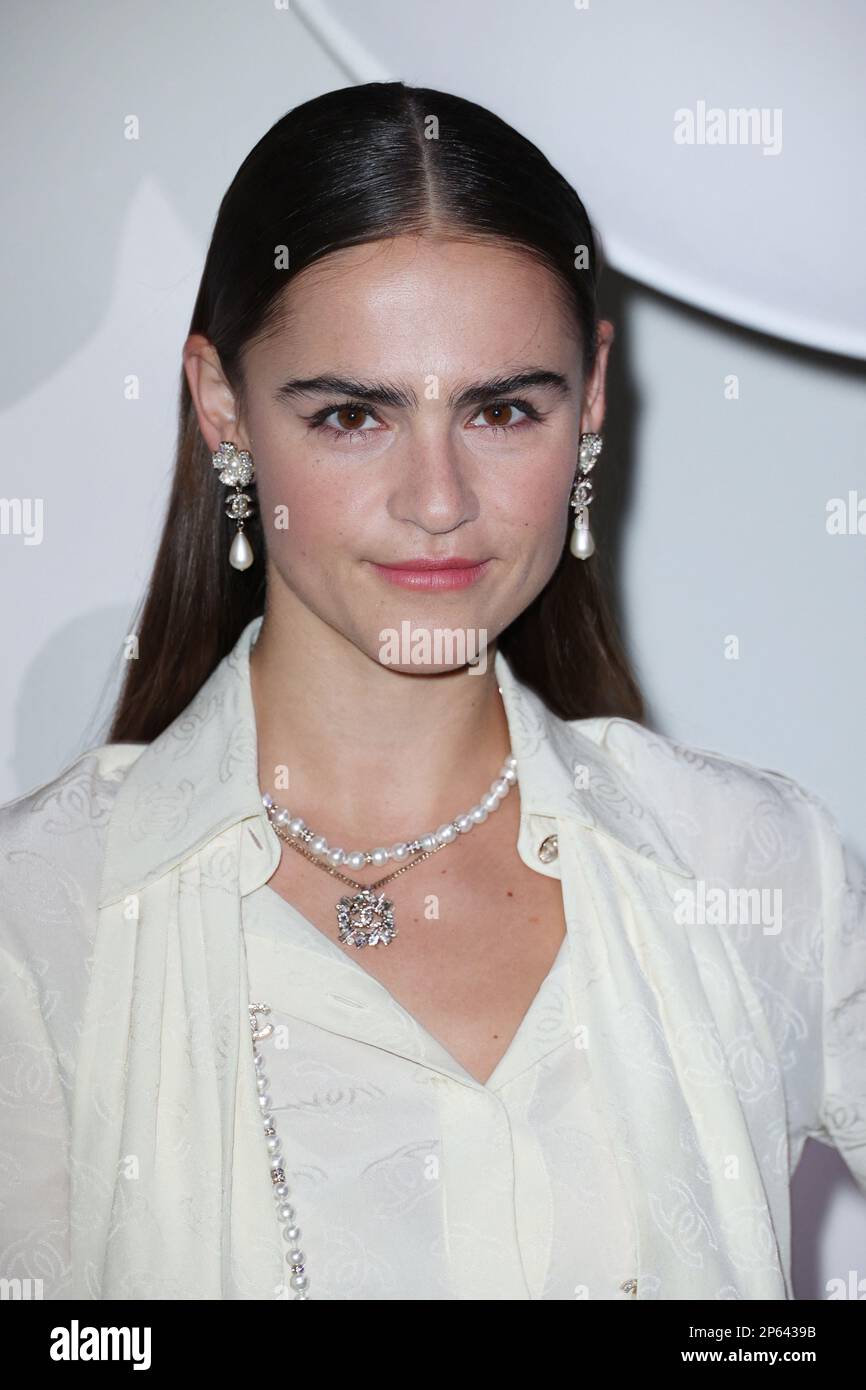 Olivia Lonsdale attends the Chanel Womenswear Fall Winter 2023-2024 ...