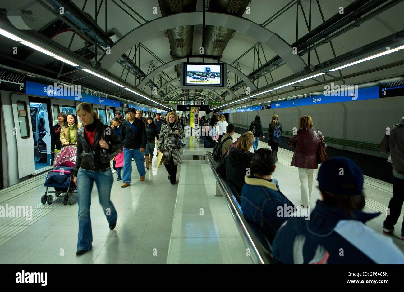 Barcelona: subway. Sagrera station Stock Photo - Alamy
