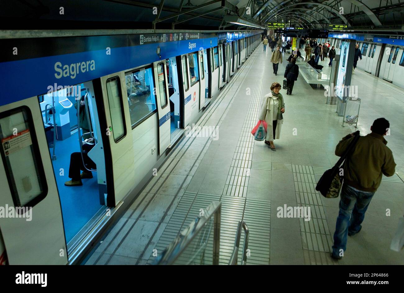 Barcelona: subway. Sagrera station Stock Photo - Alamy