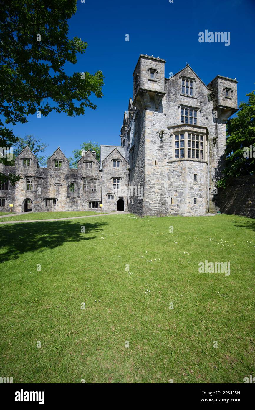 Donegal Castle, Caisleán Dhún na nGall, County Donegal EIRE Stock Photo ...