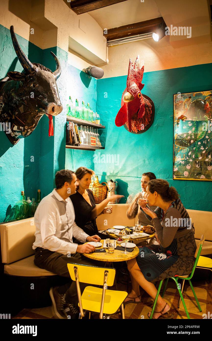 Bar Brutal,Carrer Barra de Ferro 1, Barcelona, Spain Stock Photo - Alamy