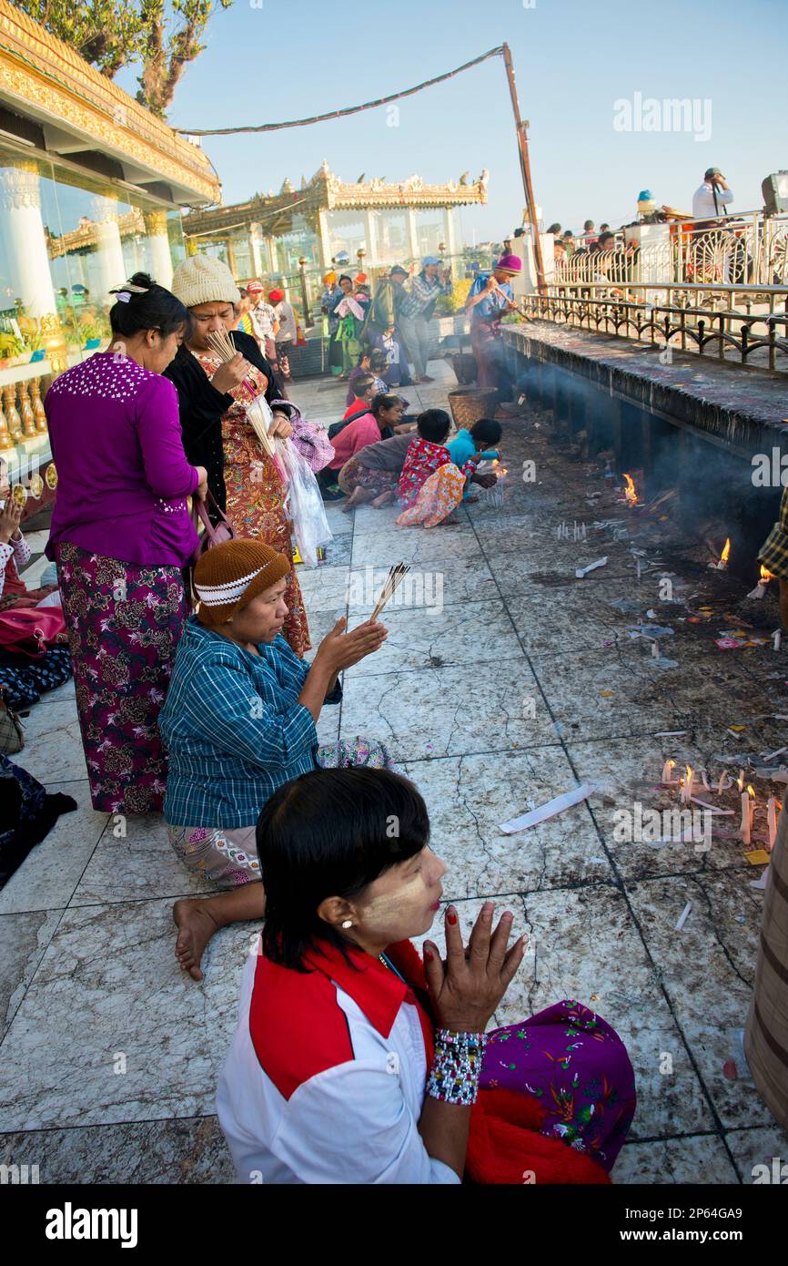 Myanmar, Kyaiktiyo, Golden Rock, Prayer Stock Photo - Alamy