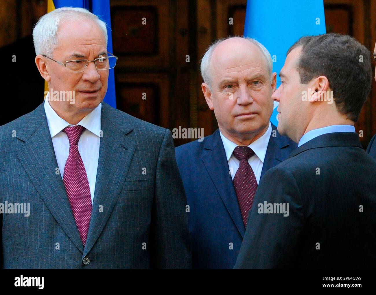 Russian Premier Dmitry Medvedev, right, speaks with Ukrainian ...