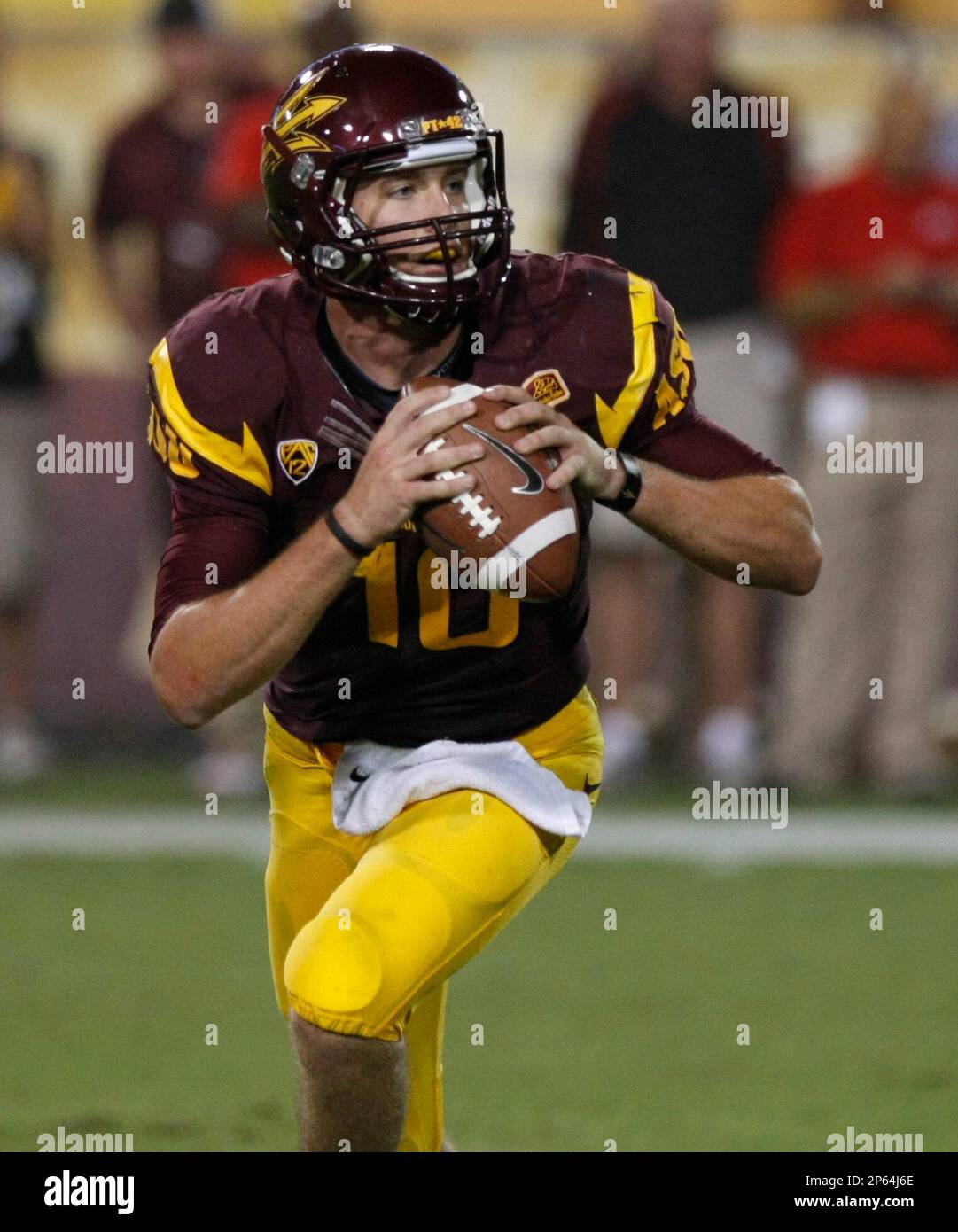 Arizona State quarterback Taylor Kelly (10) in the first half during an ...