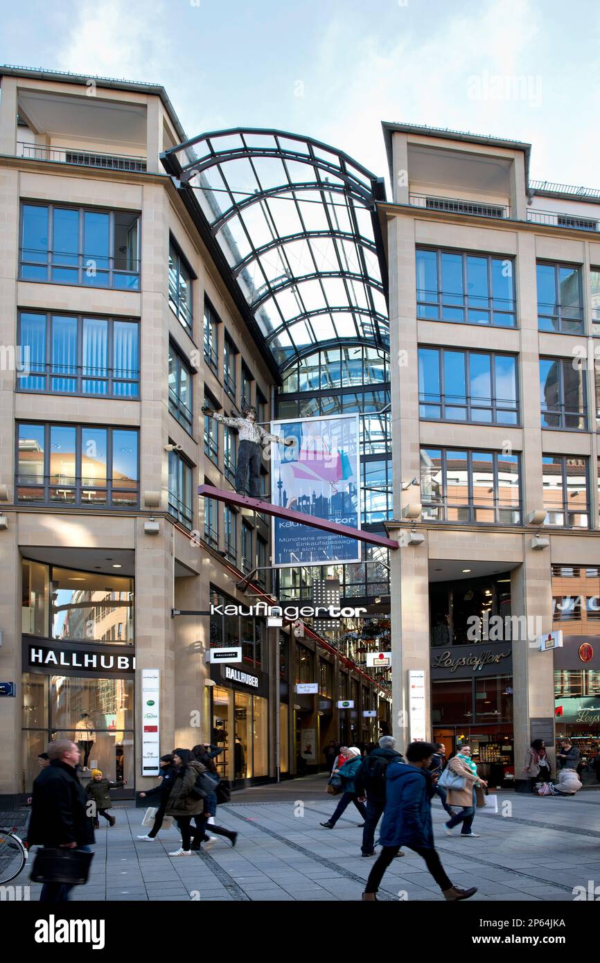 Daily life munich hi-res stock photography and images - Alamy