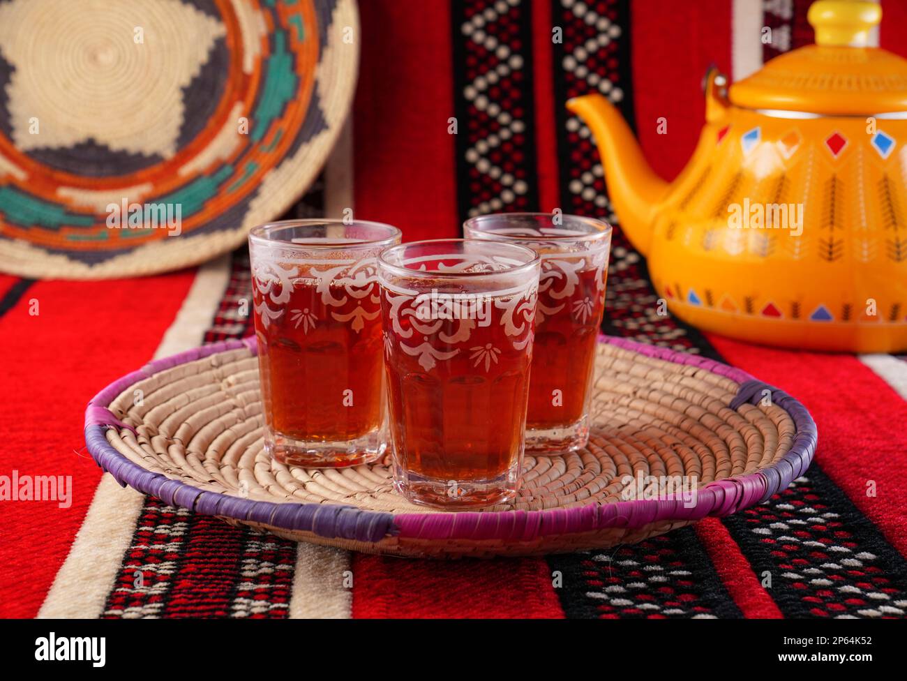 Saudi arabia tea hi-res stock photography and images - Alamy