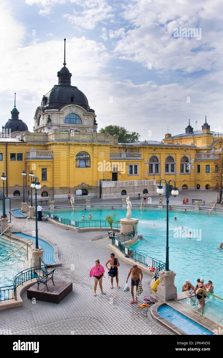 Hungary, Budapest, Széchenyi (Szechenyi) thermal Baths, spa and ...