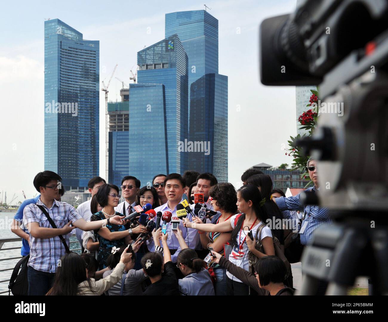 Taiwanese politician and the Mayor of Taipei, Dr Hau Lung-pin, tours ...