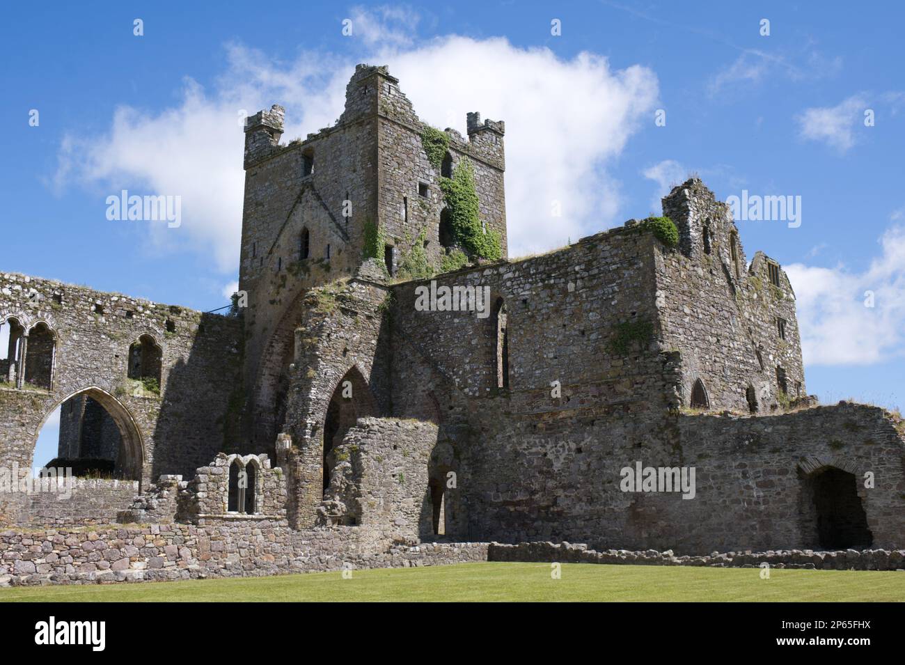Dunbrody abbey hi-res stock photography and images - Alamy