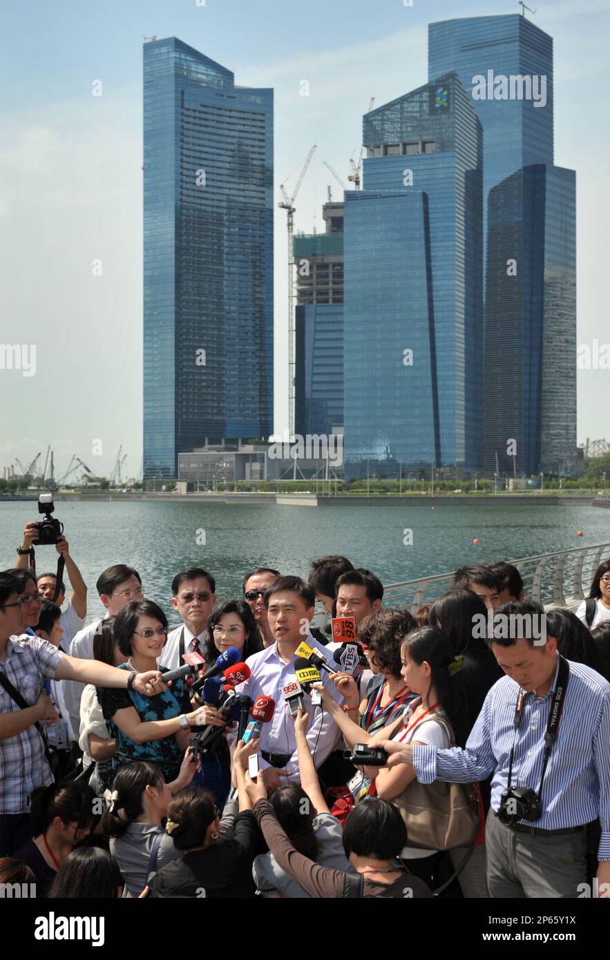 Taiwanese politician and the Mayor of Taipei, Dr Hau Lung-pin, tours ...