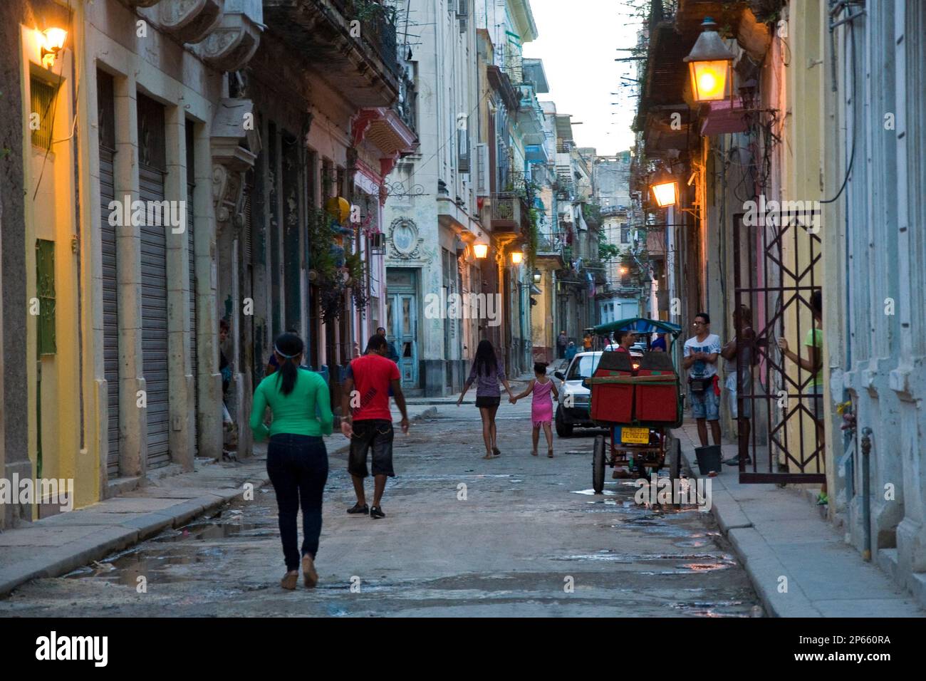 Cuba, Havana, daily life in old town Stock Photo - Alamy