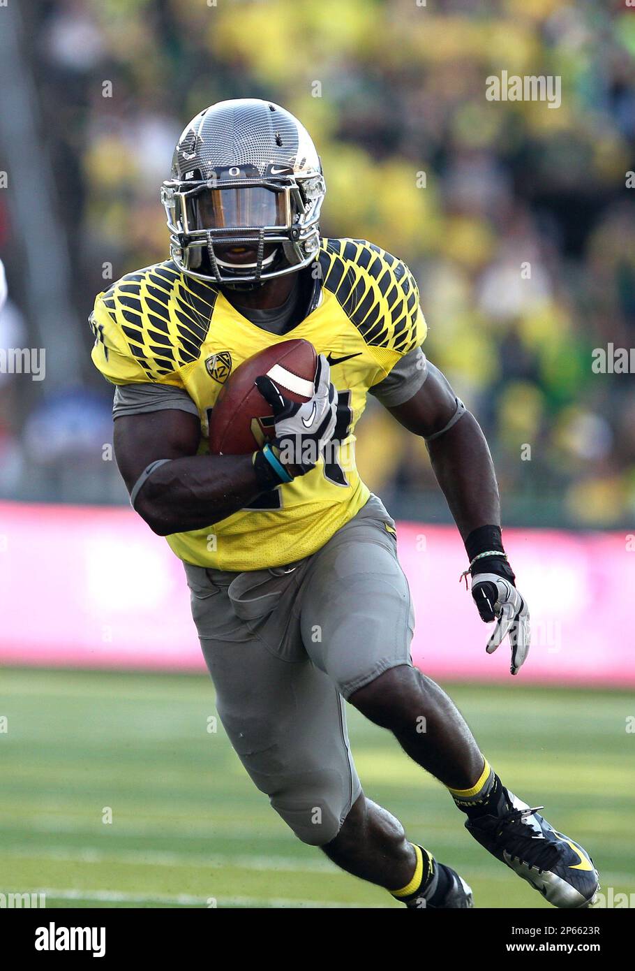 September 08, 2012: #24 Kenjon Barner runs for an Oregon touchdown ...
