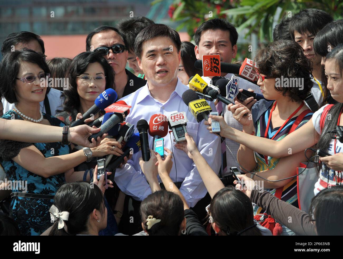 Taiwanese politician and the Mayor of Taipei, Dr Hau Lung-pin, tours ...