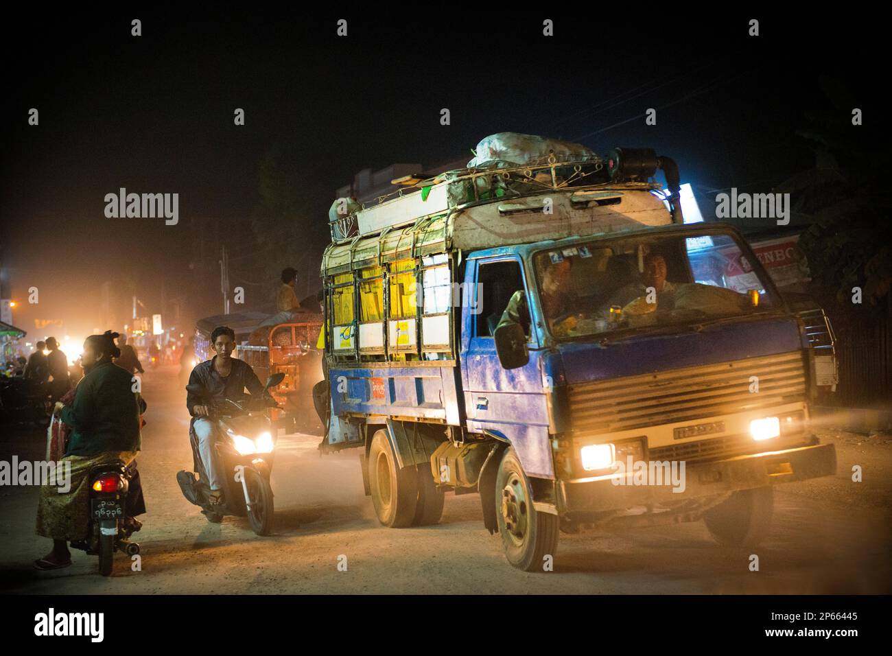 Myanmar, Tangoo, Daily life Stock Photo - Alamy