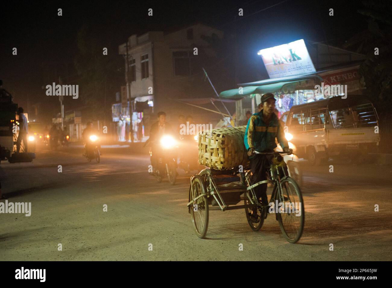 Myanmar, Tangoo, Daily life Stock Photo - Alamy