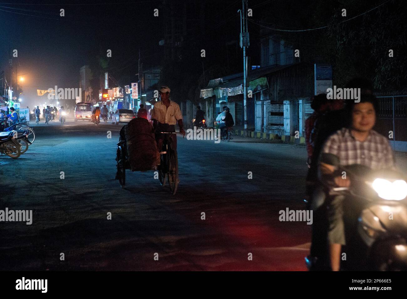 Myanmar, Tangoo, Daily life Stock Photo - Alamy