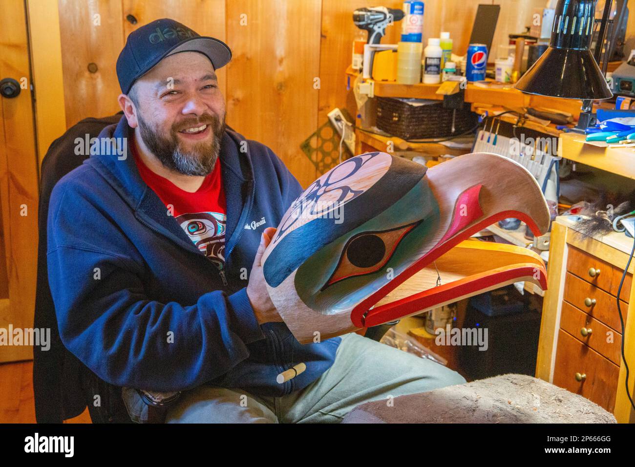 Artisan with traditional mask in Old Massett (Gaw in Xaad kil), Graham ...