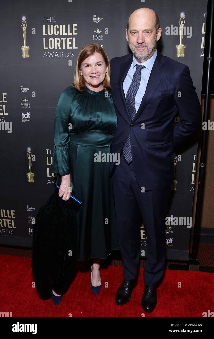 Anthony edwards mare winningham hi-res stock photography and images - Alamy