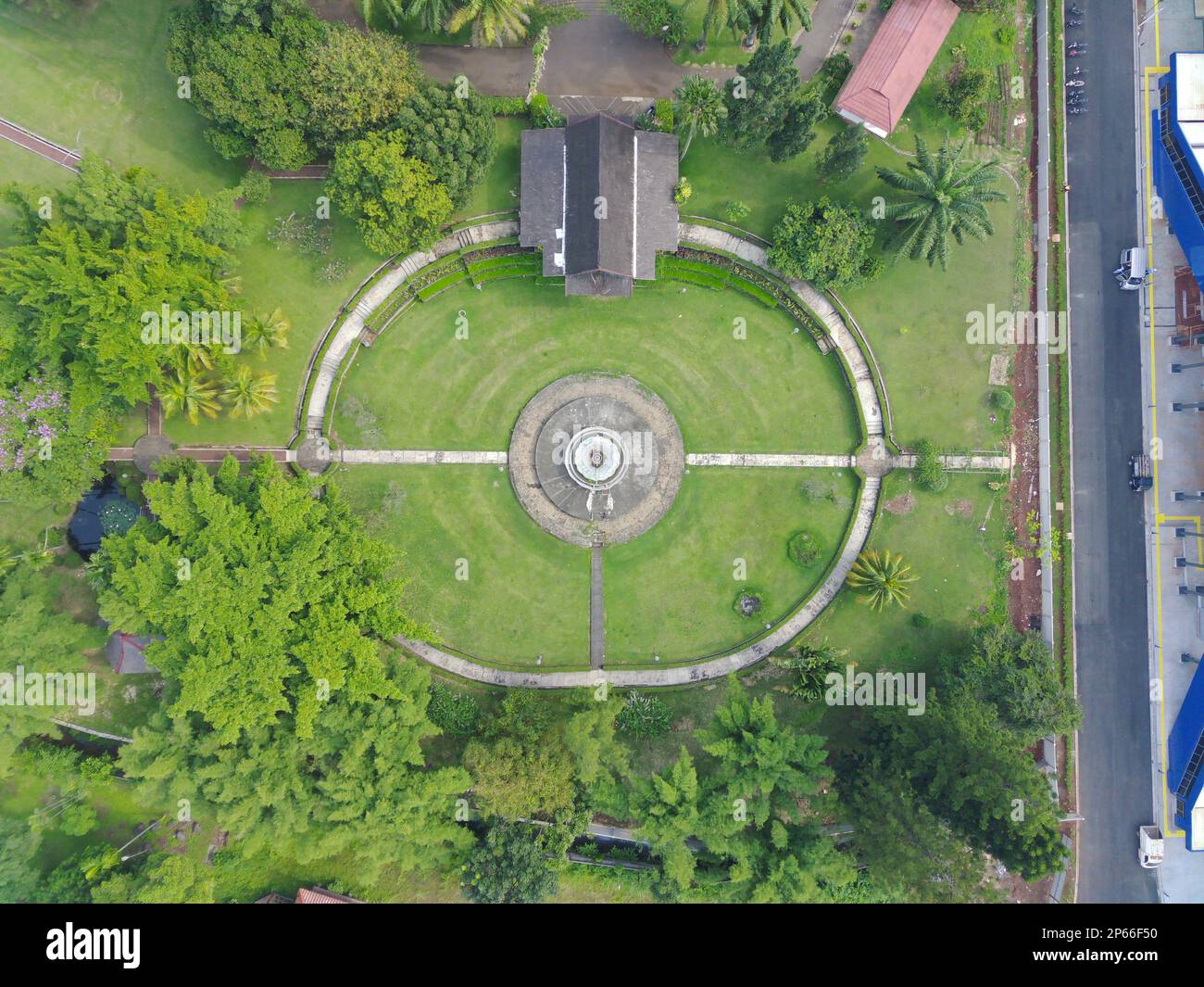Maze aerial circle hi-res stock photography and images - Alamy