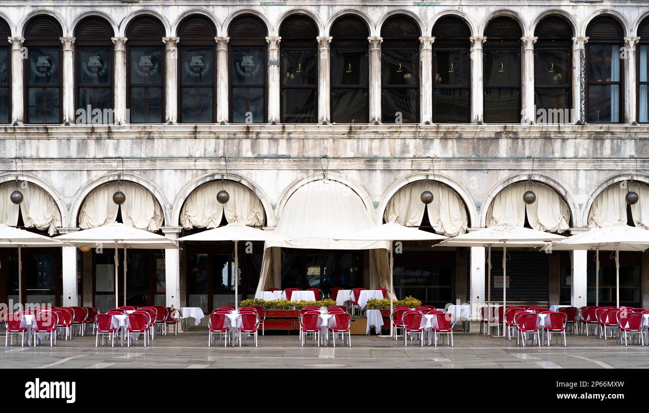 Cafe in St. Mark's Square (Piazza San Marco), Venice, UNESCO World ...