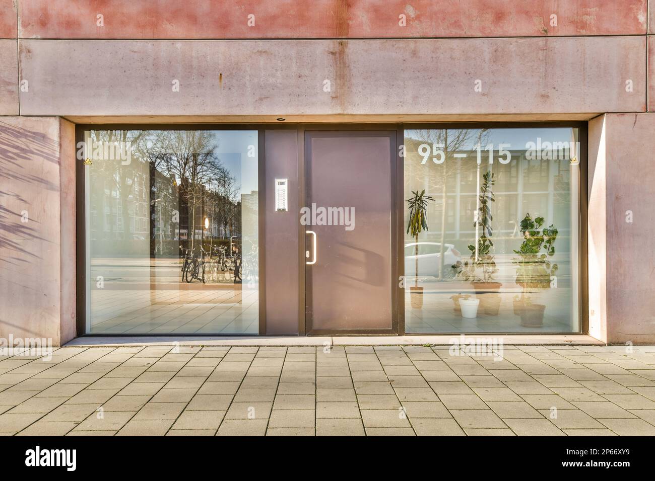 Real but looks like glass hi-res stock photography and images - Alamy