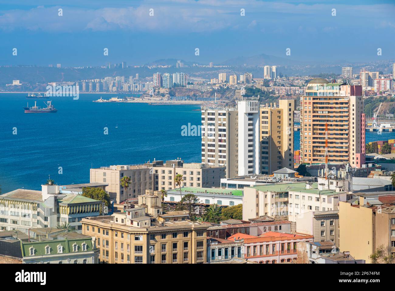Chile valparaiso buildings hi-res stock photography and images - Alamy