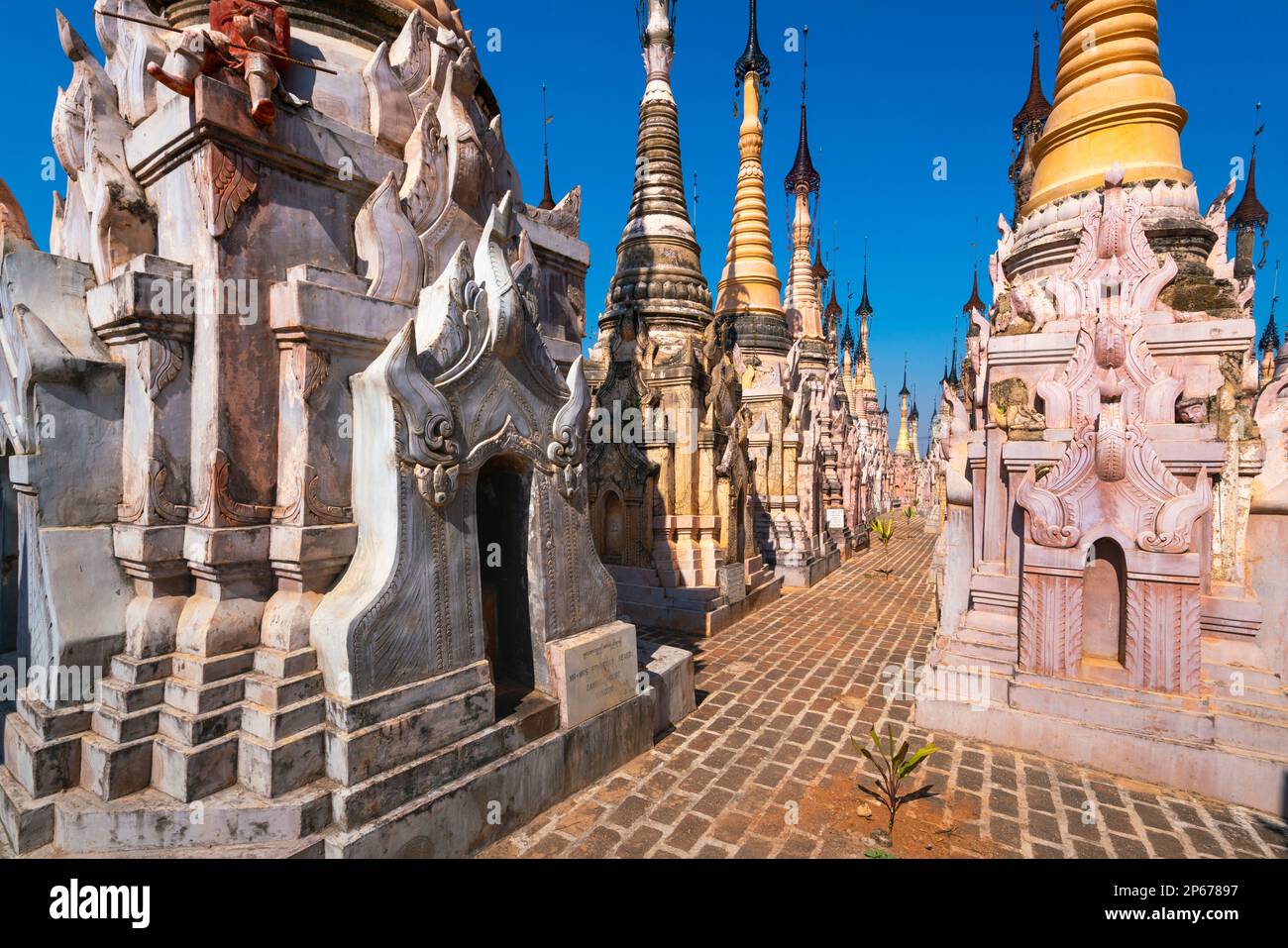 Kakku Pagodas (Mwe Taw Kakku Pagodas Complex), Inle Lake, Shan State ...
