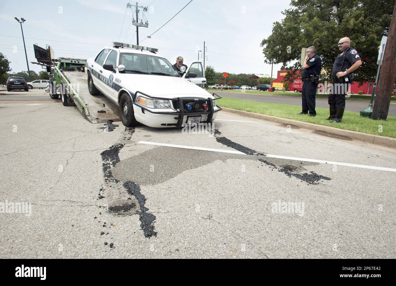 Tyler Police officer Chad Kersey and Sergeant Brian Tomlin watch as ...