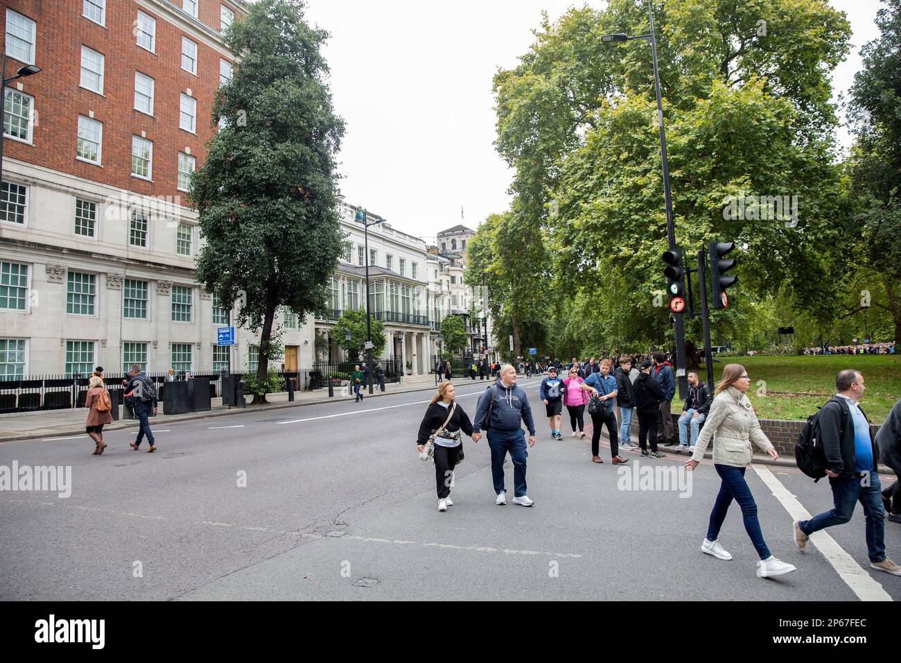Pay their respects hi-res stock photography and images - Alamy
