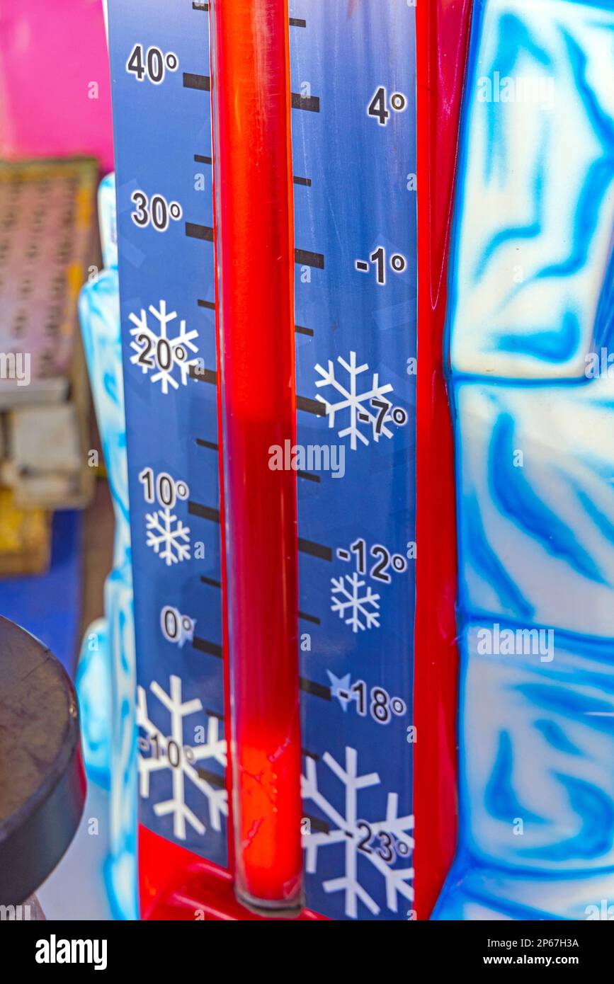 Cold weather thermometer hi-res stock photography and images - Alamy