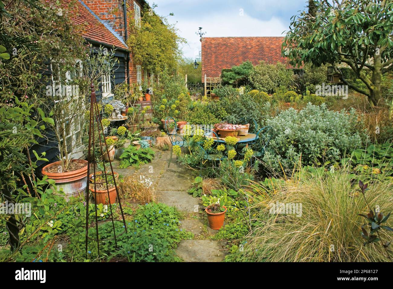 country cottage productive courtyard pot plant garden Stock Photo - Alamy
