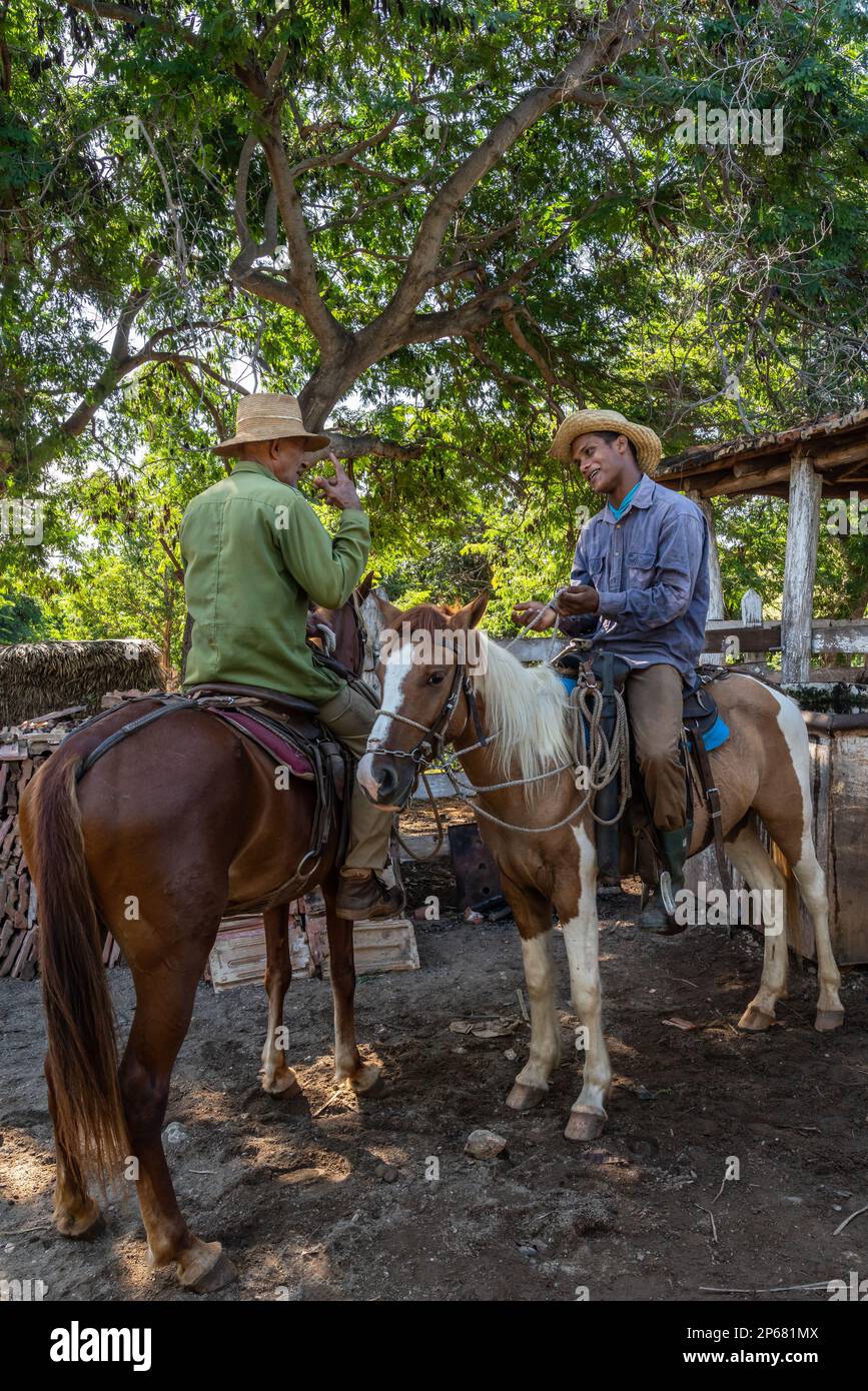 Two cowboys riding horses hi-res stock photography and images - Alamy