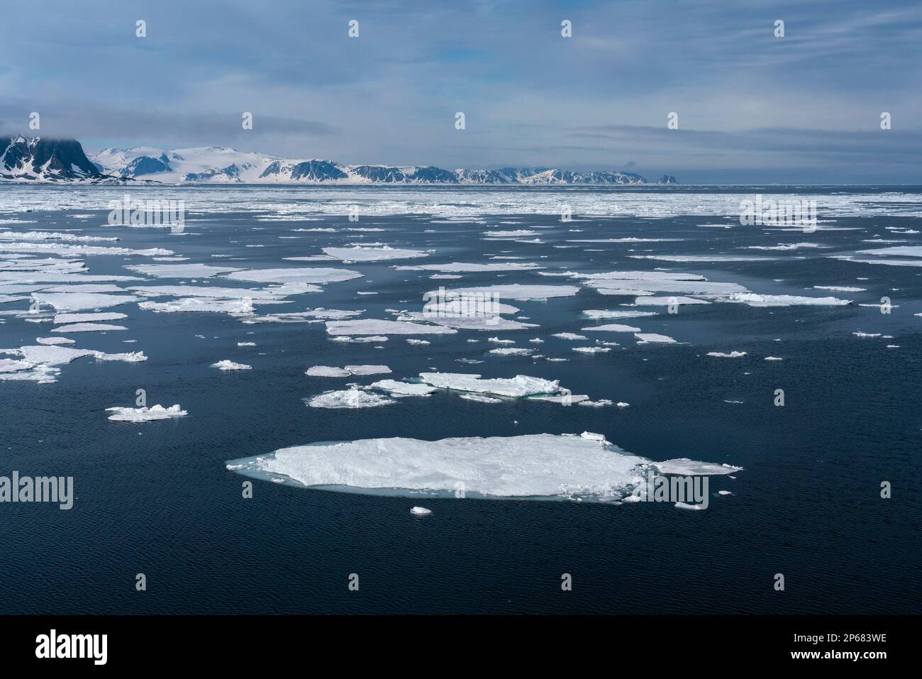 Arctic ocean svalbard islands hi-res stock photography and images - Alamy