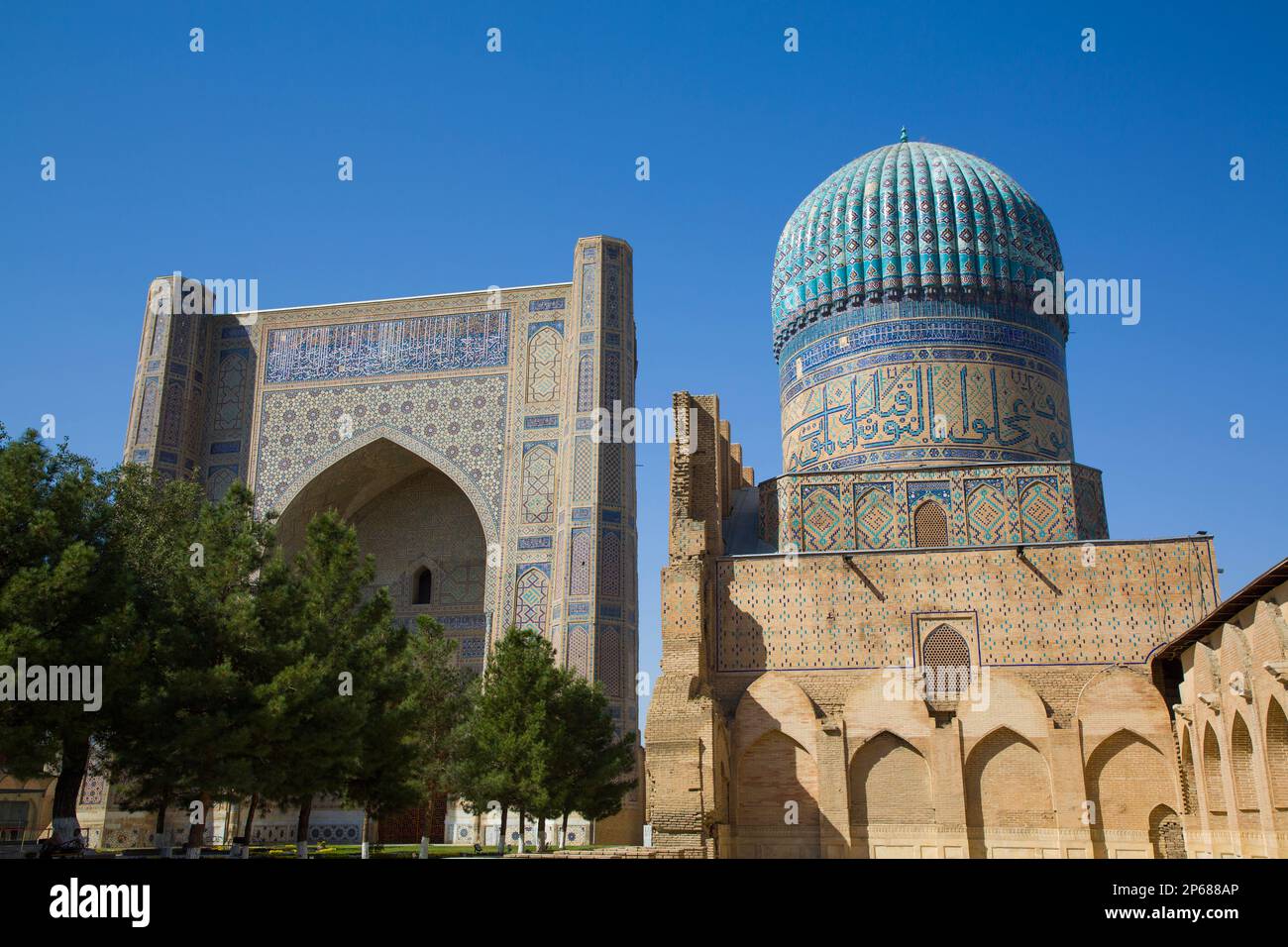 Bibi Khanym Mosque, built 1399-1405, UNESCO World Heritage Site ...