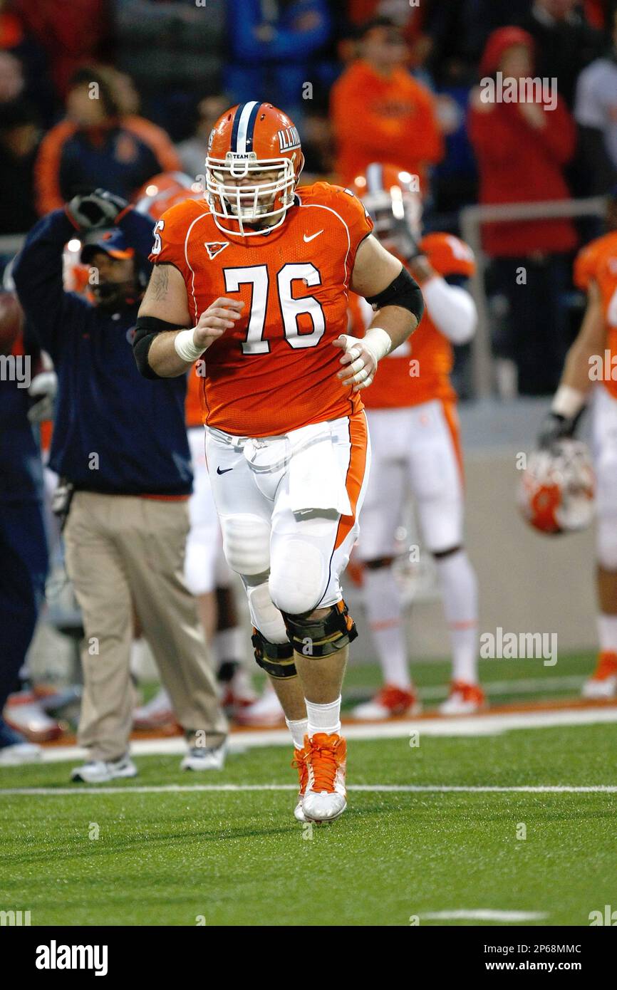 CHAMPAIGN, IL - NOVEMBER 19: Graham Pocic #76 of the Illinois Fighting ...