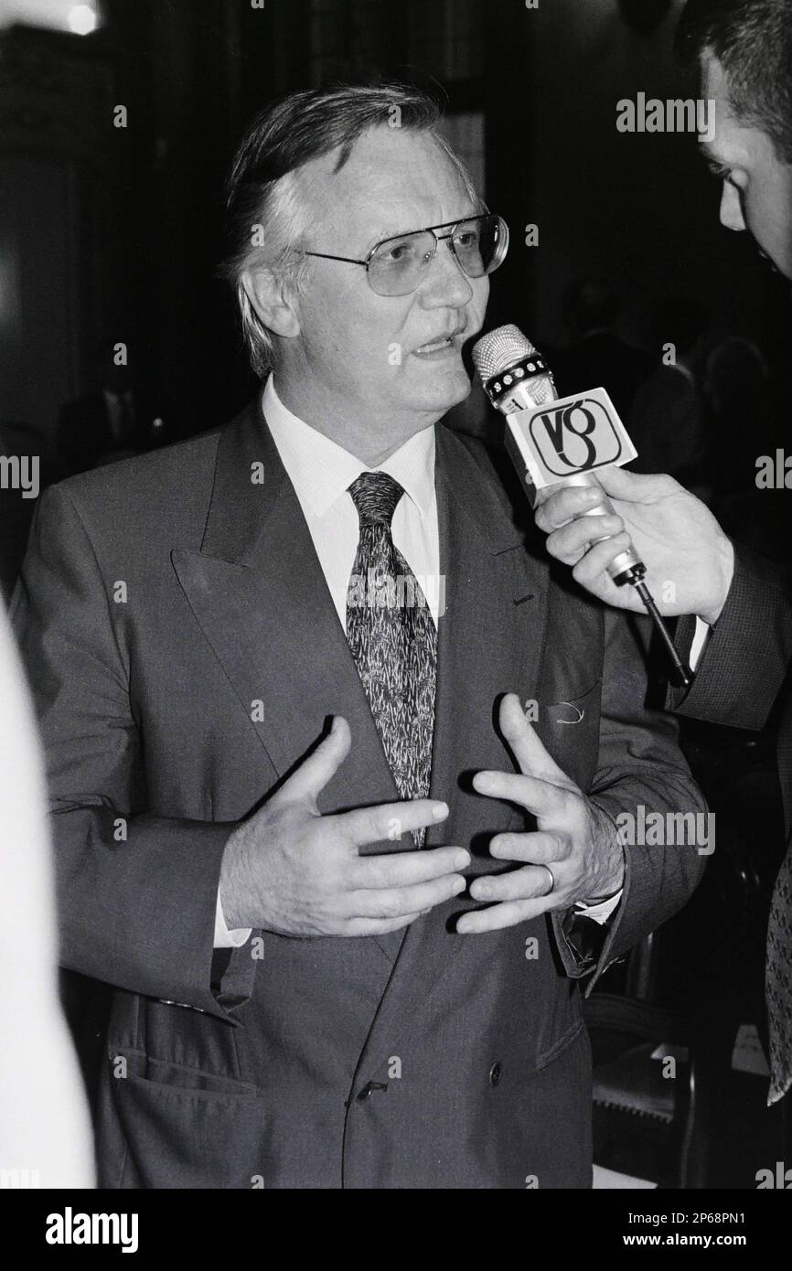 Alpine triangle agreement hi-res stock photography and images - Alamy