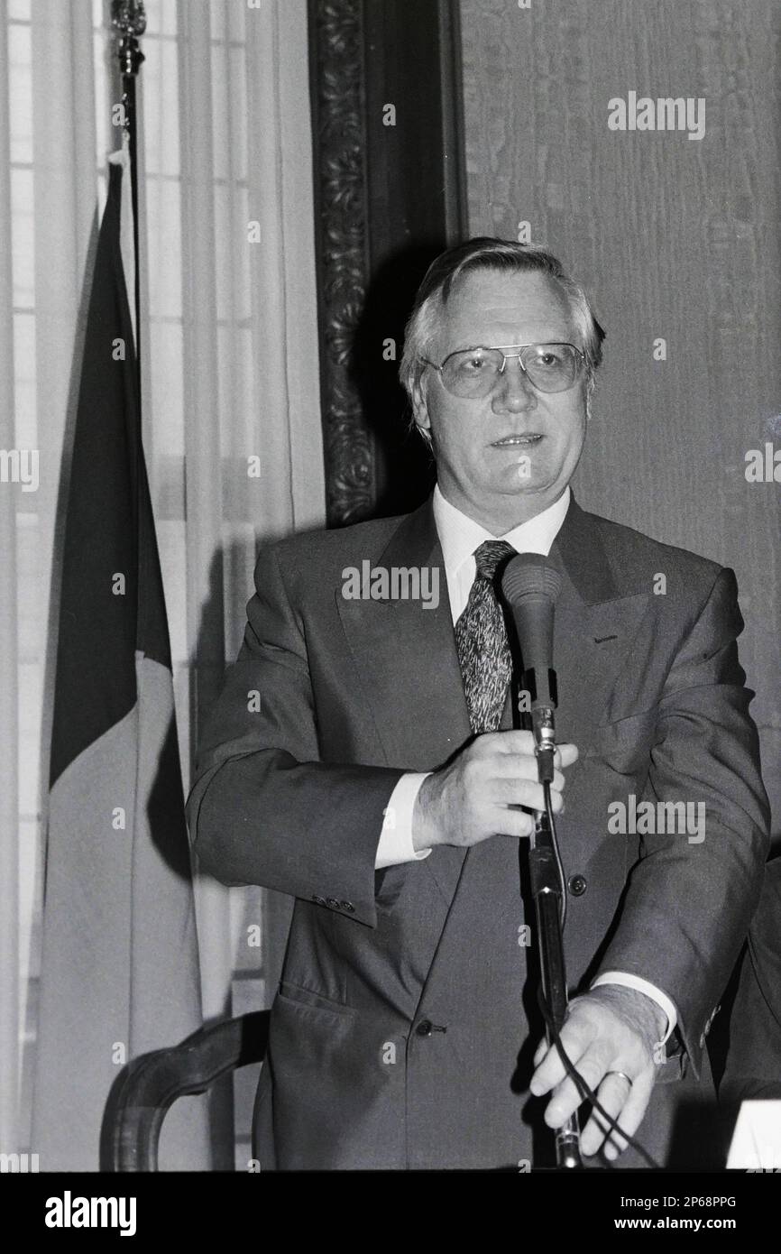 Alpine triangle agreement hi-res stock photography and images - Alamy