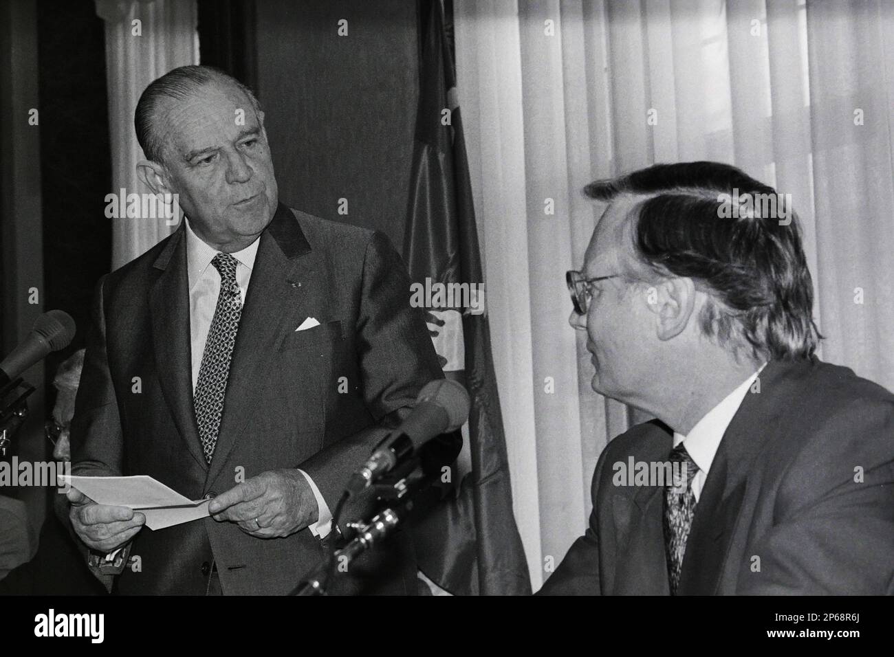 Alpine triangle agreement hi-res stock photography and images - Alamy