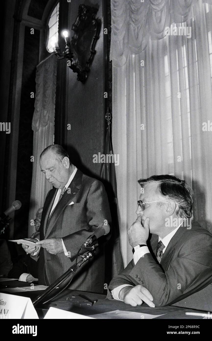 Alpine triangle agreement hi-res stock photography and images - Alamy