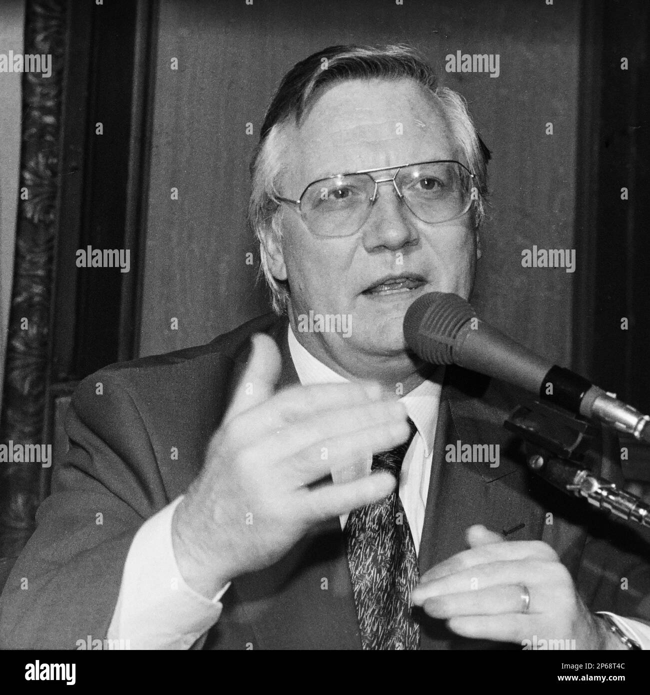 Alpine triangle agreement hi-res stock photography and images - Alamy