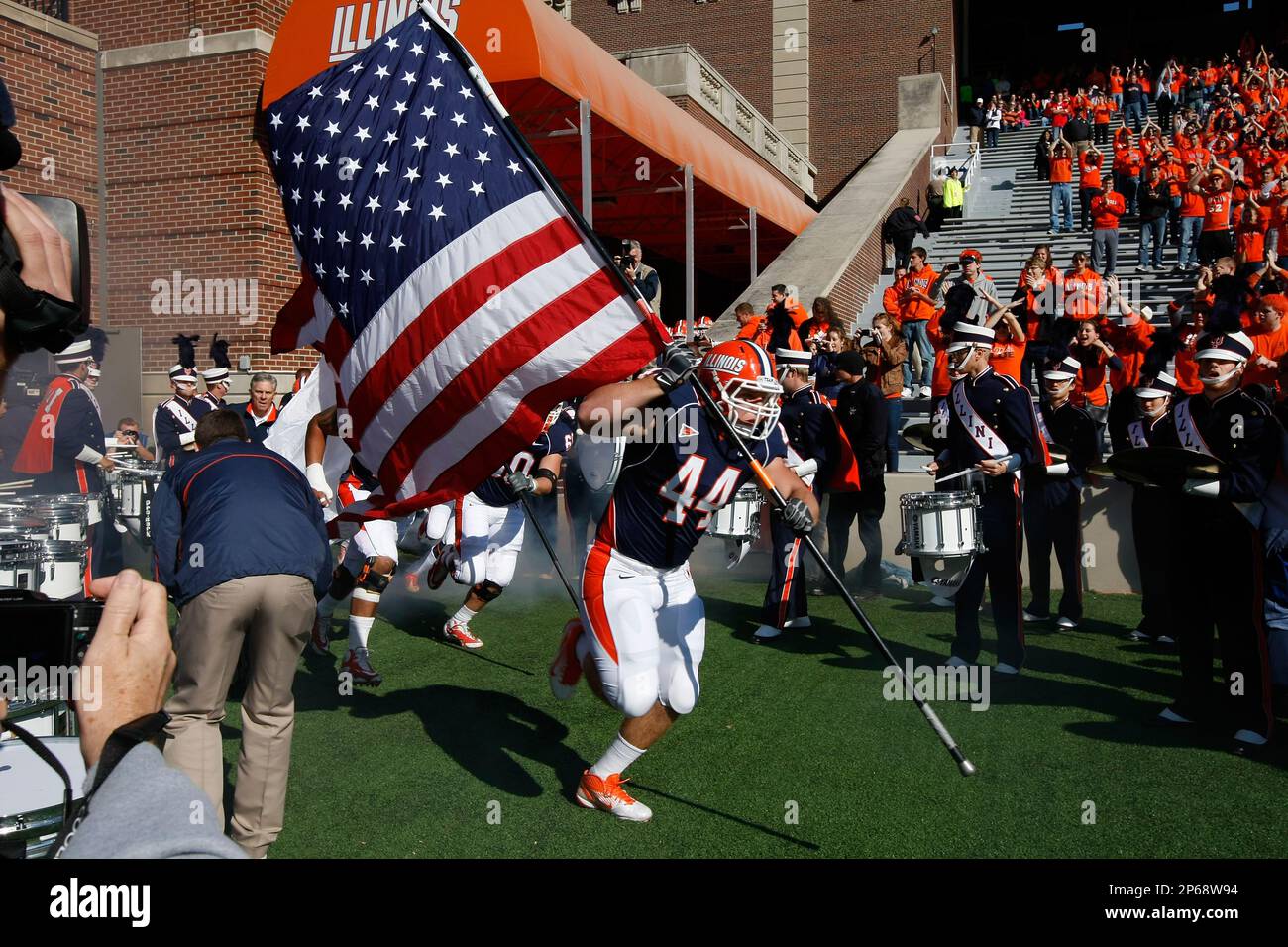 CHAMPAIGN, IL - OCTOBER 15: Austin Teitsma #44 of the Illinois Fighting ...