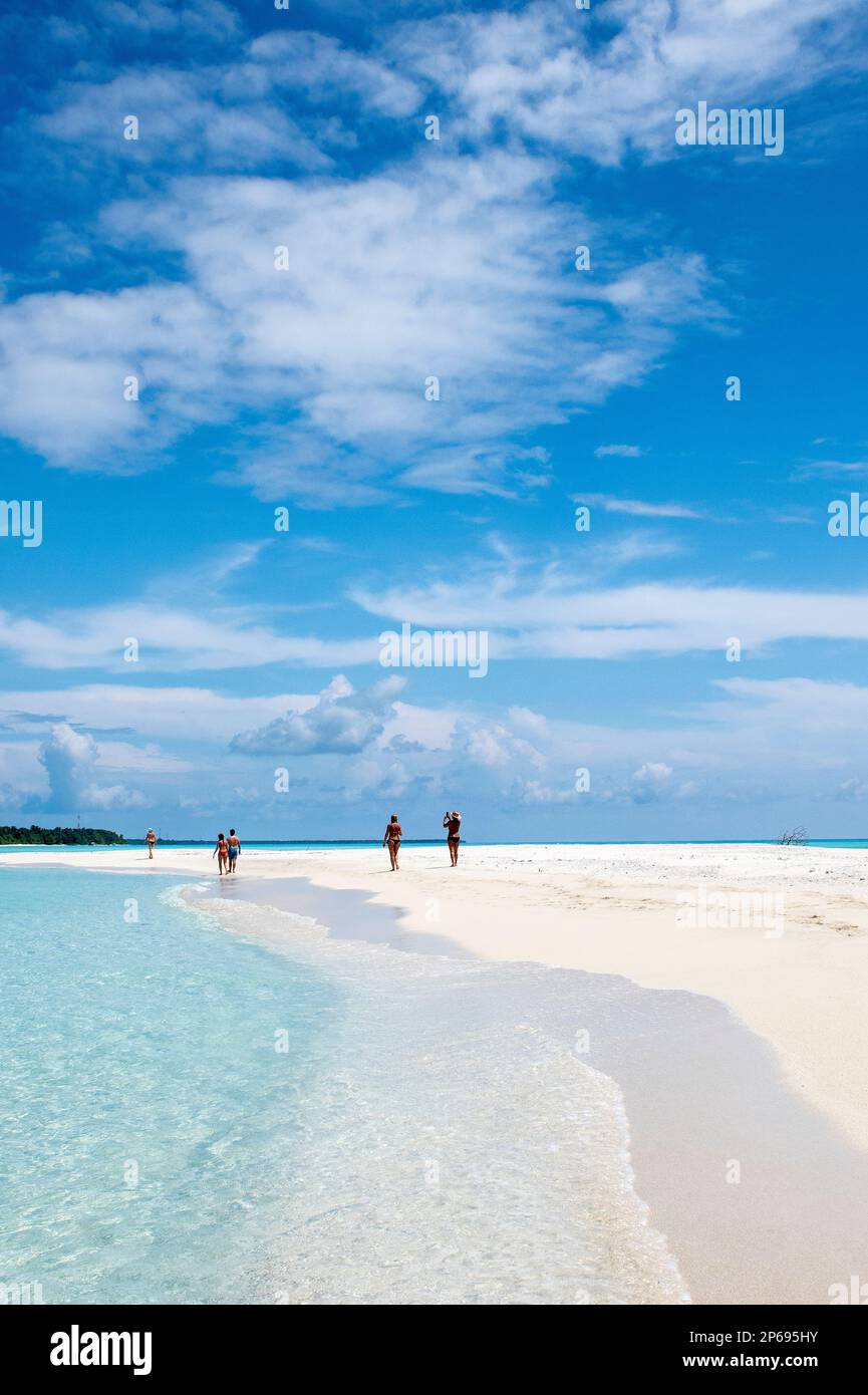 Boat trip to a sandbank near Fehendhoo island, Maldives Stock Photo - Alamy