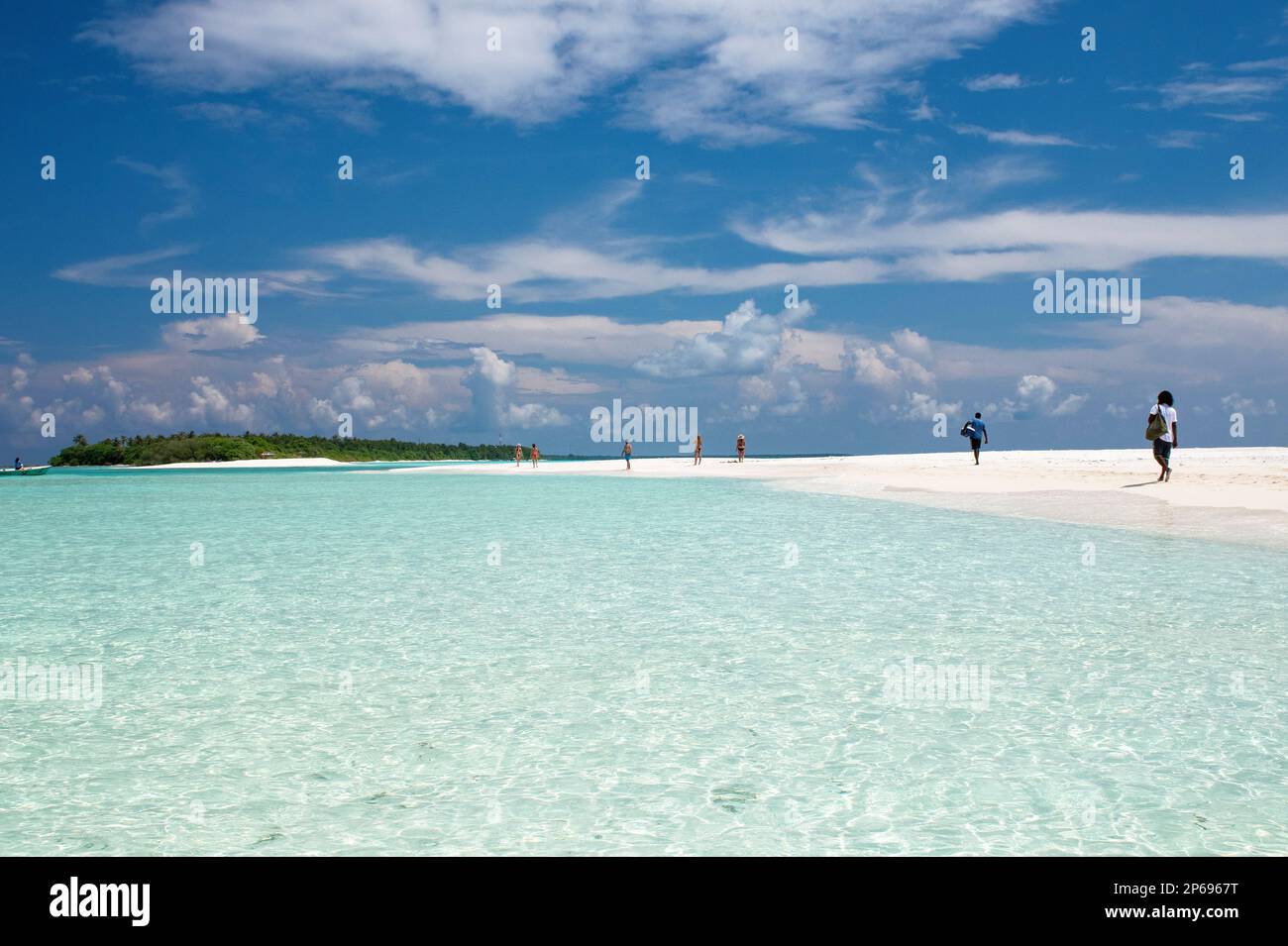 Boat trip to a sandbank near Fehendhoo island, Maldives Stock Photo - Alamy