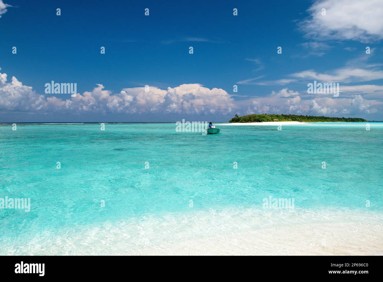 Boat trip to a sandbank near Fehendhoo island, Maldives Stock Photo - Alamy