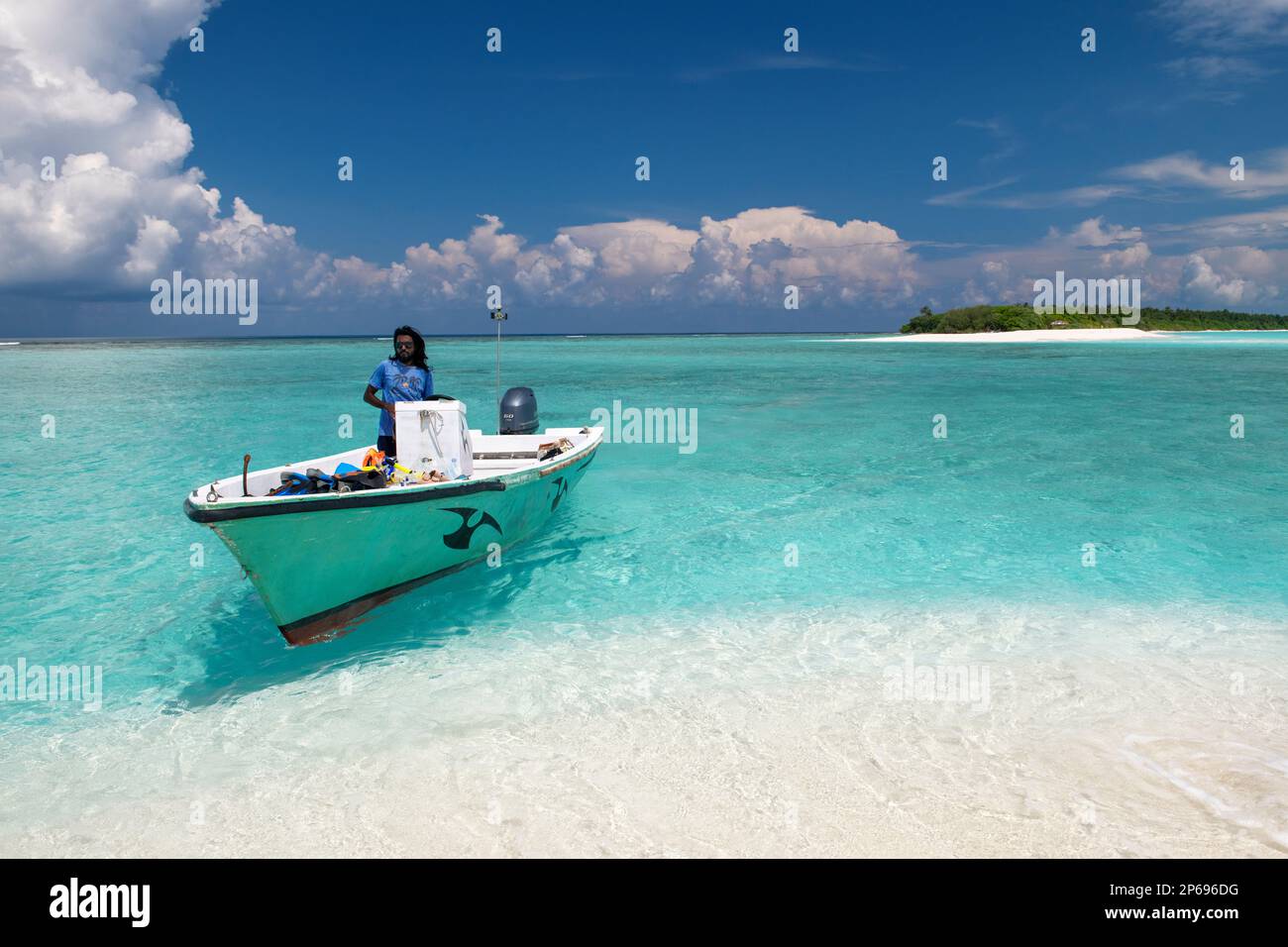 Boat trip to a sandbank near Fehendhoo island, Maldives Stock Photo - Alamy
