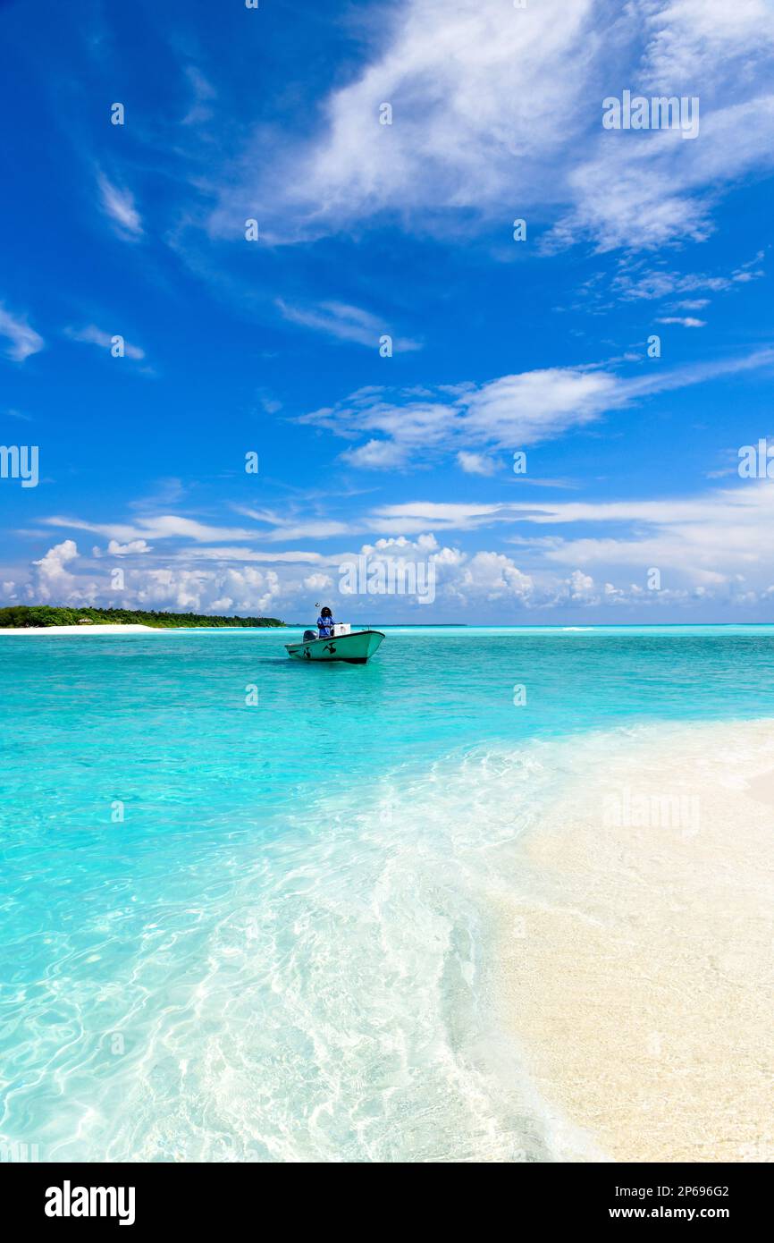 Boat trip to a sandbank near Fehendhoo island, Maldives Stock Photo - Alamy